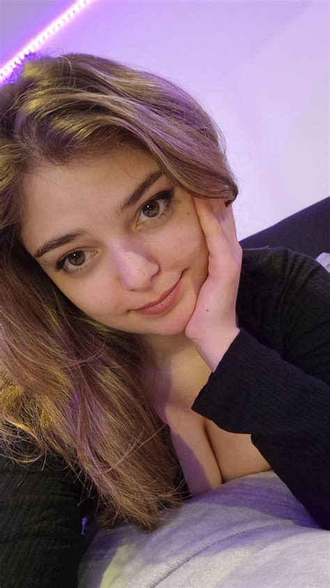 Am I Hot F18 R Amihotsfw