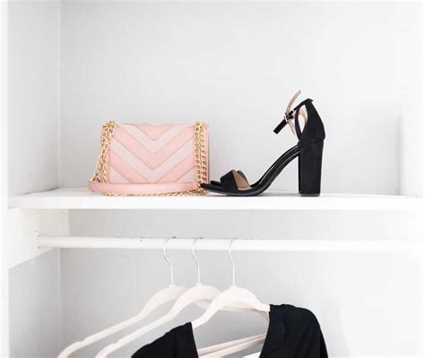 17 Signs Of A Materialistic Person