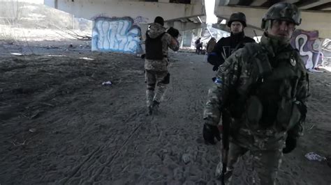 Кілометри покинутих авто невпинні потоки постраждалих від блокади та загиблі в окупації