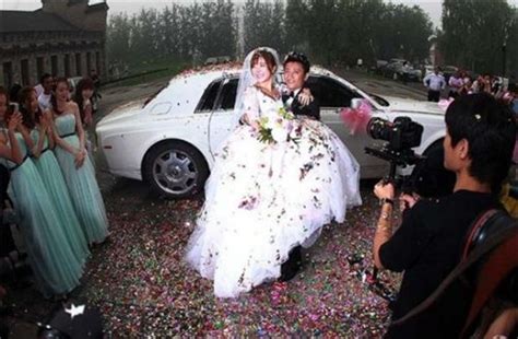 结婚抱不动新娘招数有哪些 新娘下车是抱还是走路客厅装修大全