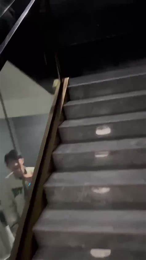 采精小蝴蝶 On Twitter Rt King7721y 北京实验中学，班长说校花老师叫你去办公室，实则带着校花在学校楼道间里做爱，被旁路过的女同学偷拍并留恋，毕业典礼上必须给你放