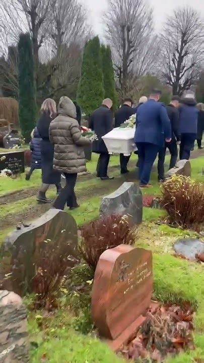 مراسم خاکسپاری بانو پروین خواننده قدیمی Youtube