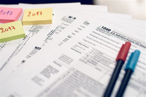 양식 1040 개인 소득세 반환 형태입니다 미국 세금 양식입니다 0명에 대한 스톡 사진 및 기타 이미지 0명 4월