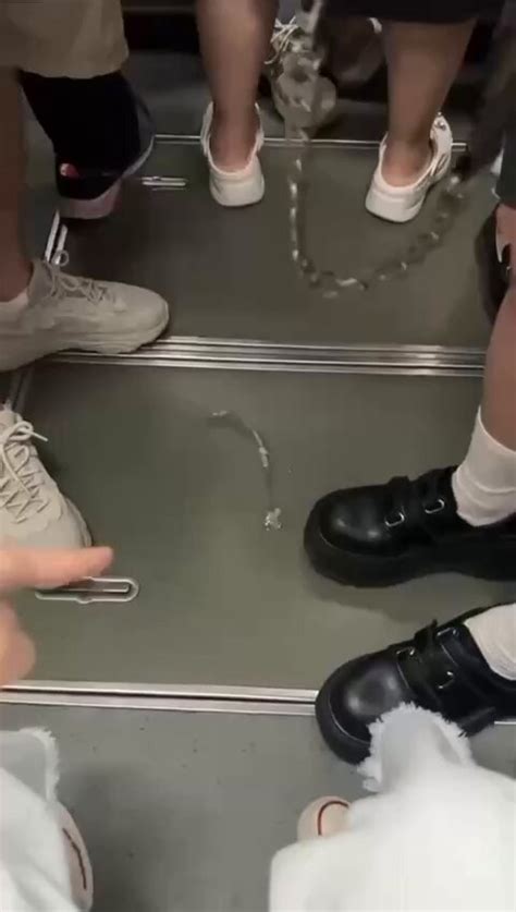 街射 😑 被发现了 穿着这么骚 不打是这个 吃瓜群众 Blcahblmjsxpxjx