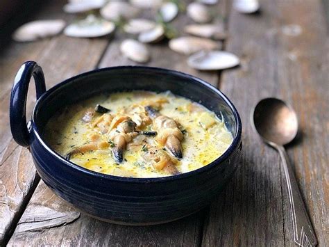 Maine Clam Chowder With Steamers Clam Chowder Classic Food Clams