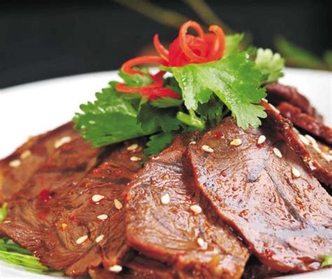 煮熟的牛肉会泛绿光难道是变质了老厨师道破真相