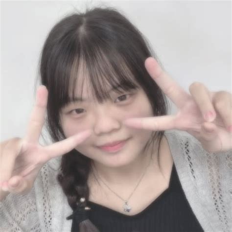 Min Min Zhi • Threads Say More