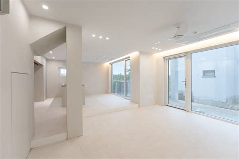 삼에프디스튜디오 2023년 여름의 추억 제주도 공간중에 제일 좋아하는 구도로 찍힌 2동 주방거실이에요 아파트가 아닌 타운하우스이기 때문에 할수 있는 특별한