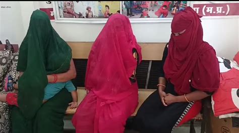 Morena Police Caught Sex Racket मुरैना पुलिस ने पकड़ा सेक्स रैकेट शहर के साई पैलेस लॉज में