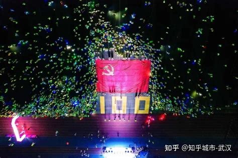 华中科技大学荧光夜跑点亮青春之火青年从这里起航 知乎
