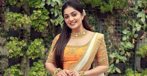 ഇതൊരു മാനസിക പ്രശ്നം ആരാണെന്ന് അറിയാൻ താൽപര്യമുണ്ട് അശ്ലീല ഫോൺ സംഭാഷണം പരാതി നൽകി ആര്യ Arya