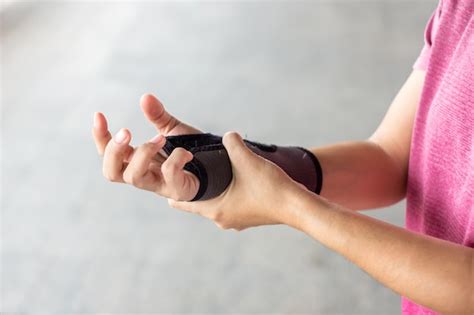 Premium Photo Wrist Pain Because Using Computer Long Time
