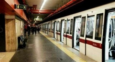 Roma Ancora Disagi Dopo Il Nubifragio Riaperte Le Fermate Metro Di
