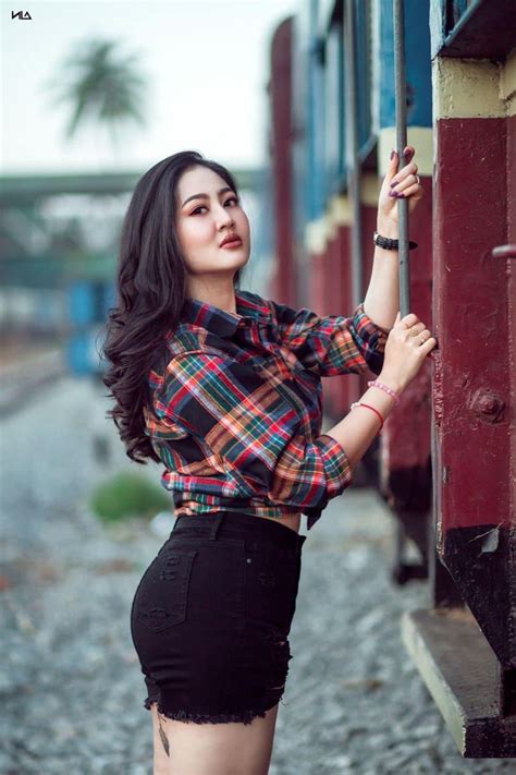 မိမိုက်နေတဲ့ဖက်ရှင်အလန်းလေးနဲ့ ရင်ခုန်စရာ သူမတူတဲ့ အလှတရားတွေထုတ်ပြလိုက