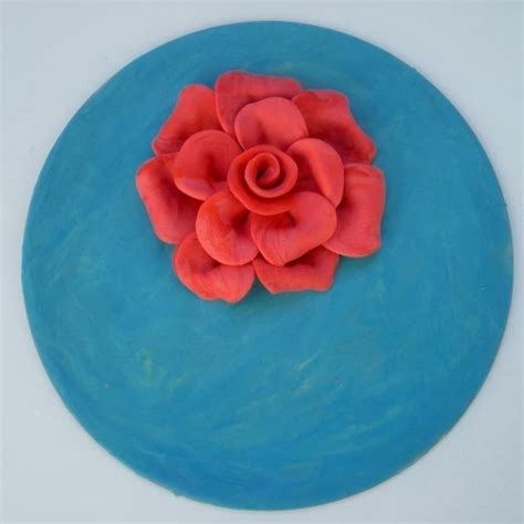 Красочное цветочное панно из пластилина