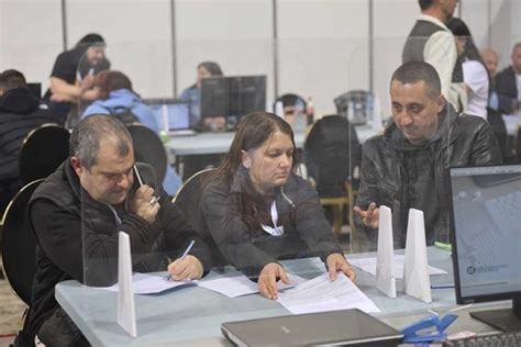 Нормално върви приемането на протоколите в София Видео снимки