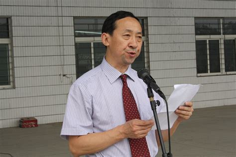 保定三中新校长 保定三中新校长颖 保定三中校服 大山谷图库