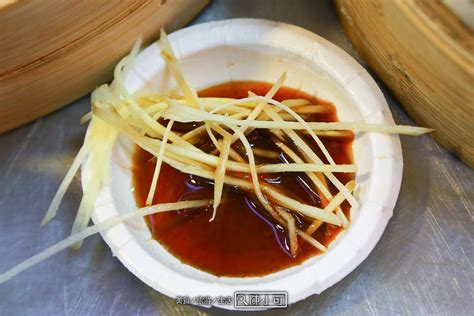 【台北捷運大橋頭站美食】大橋頭延三夜市”現做蒸餃，形狀特別的蒸餃，台北宵夜夜貓子凌晨美食推薦 陳小可的吃喝玩樂