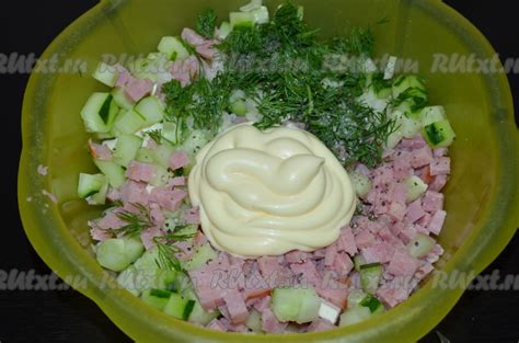 Салат с ветчиной и огурцами 6 фото в рецепте