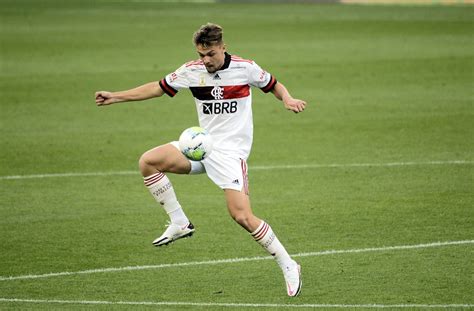 Noga Se Reapresenta No Flamengo Dia 26 E Aguarda Pré Temporada Para