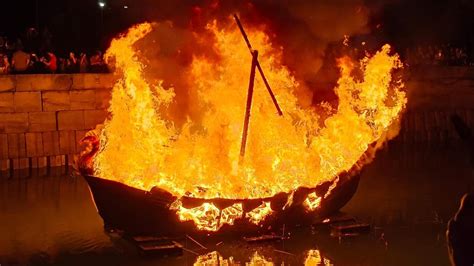 Dinah Beach Viking Funeral Another Flaming Success The Cairns Post