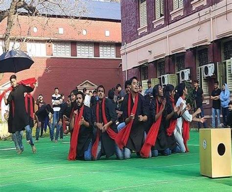 नाटक के मंंच पर उतरे Iitism के स्टूटेंड्स समाज की अल्पविकसित सोच को दी