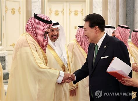 사우디 국빈방문 공식환영식 참석한 윤석열 대통령 연합뉴스