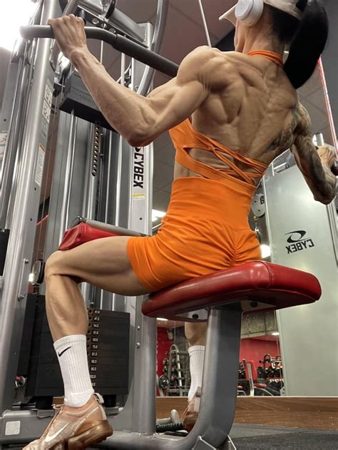 High Or Low Lat Insertions Rbodybuildingpics