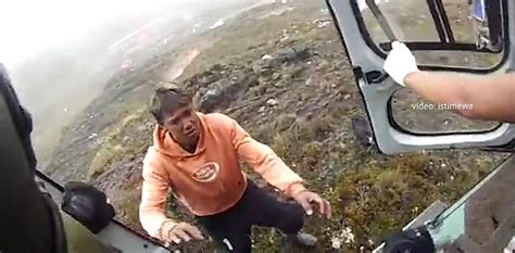 Histeris Saat Dievakuasi Paska Serangan Kkb Papua Nelson Sarira Teman