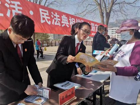 围场满族蒙古族自治县人民政府 工作动态 “三个一”围场法院联合多部门开展中华人民共和国民法典普法宣传活动