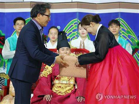 인천공항 명예 수문장에 가수 송가인 임명 연합뉴스