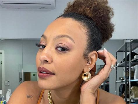 Sucesso Em Vai Na Fé Sheron Menezzes Surge De Biquíni E Corpão Impressiona