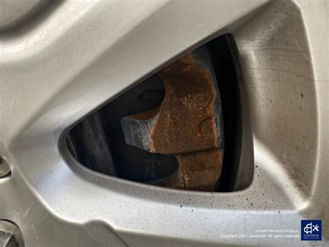 랜드로버 디스커버리4 블랙유광 휠도색 부식 제거 후 애시드 그린 캘리퍼 도색 네이버 블로그