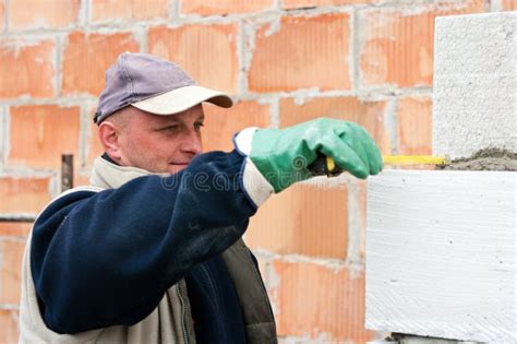 Erbauer stockfoto. Bild von haus, aufbau, arbeit, mann - 14075220