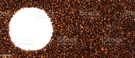 볶은 커피 콩의 배경입니다 원의 형태로 텍스트를 위한 공간 0명에 대한 스톡 사진 및 기타 이미지 0명 갈색 검은색