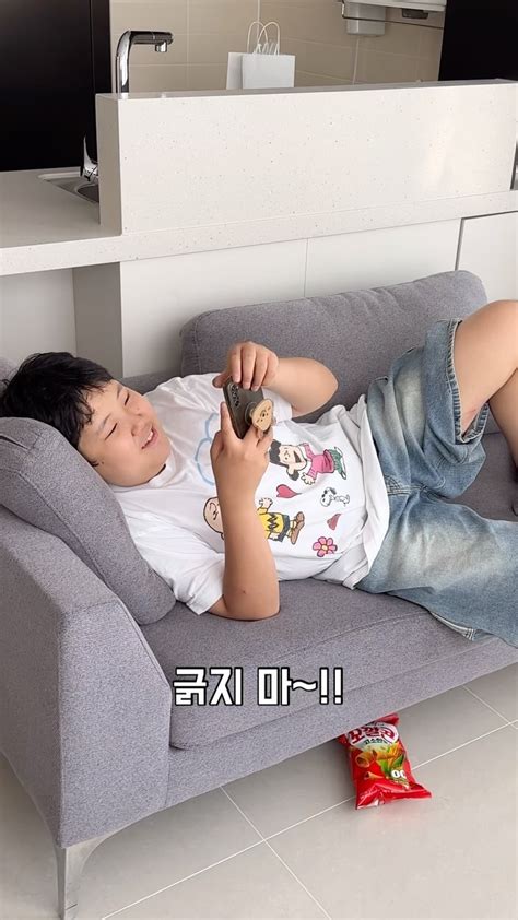 우당탕탕 늦뚱이네 일상 제발 긁지 좀 마 ㅠㅠㅠㅠㅠㅠㅠㅠㅠ 부산여행 숙소가최고 상처 징그러워죽겠어 아프지도않냐 ㅠㅠㅠ Instagram