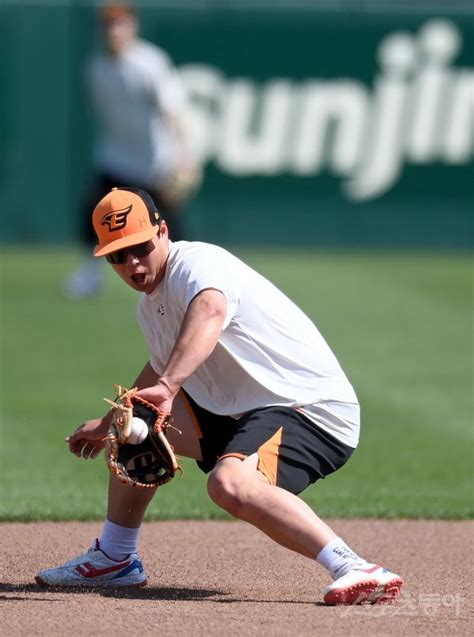 노시환 ‘다 잡아줄께 [포토]｜스포츠동아