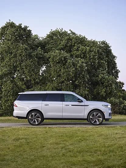 링컨 네비게이터 링컨의 플래그십 블랙라벨 롱바디 9인승