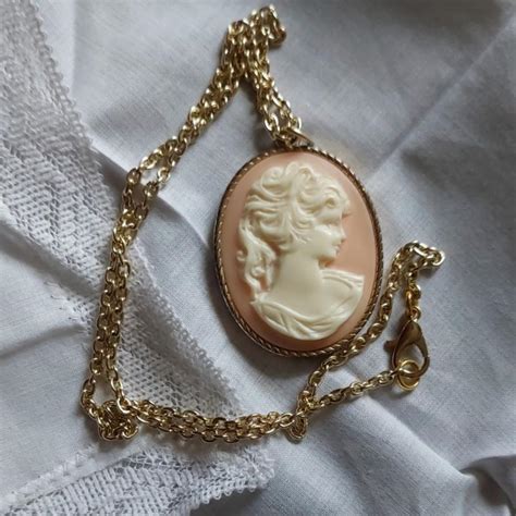 Кулон камея — ціна 280 грн у каталозі Кулони Купити аксесуари за доступною ціною на Шафі