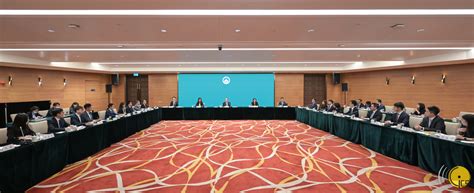 行政长官贺一诚与中华全国青年联合会澳区委员座谈，就制定2024年财政年度施政报告听取意见和建议。 澳门特别行政区政府入口网站