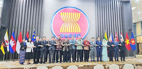 ၁၂ ကြိမ်မြောက် အာဆီယံ အသိုက်အဝန်း ၂၀၂၅ ခုနှစ်အလွန် မျှော်မှန်းချက်ရေးဆွဲရေးဆိုင်ရာ အဆင့်မြင့