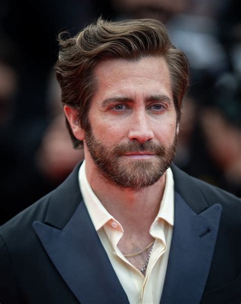 Mens Beard Trends 2024 Minimalism Shorter Beards And Natural Looks