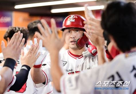 포토 최정 8말 승부를 원점으로 돌리는 솔로포 네이트 스포츠