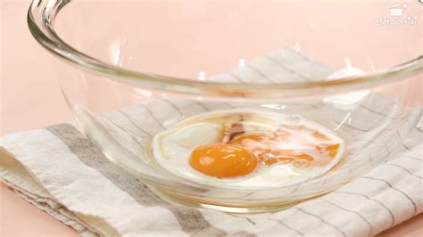 딸기의 계절이 돌아오면 꼭 만들어야 할 디저트 딸기 수플레팬케이크