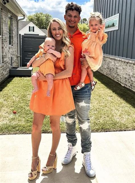 Patrick Mahomes Wife Brittany Praises Qb For 1010 Bikini Shoot