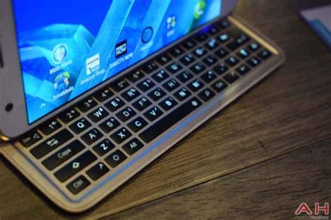 Hands On With The Slider Keyboard And Vital Moto Mods Ces 2018