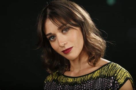 Lizzy Caplan In Trattative Per Gambit Lo Spazio Bianco
