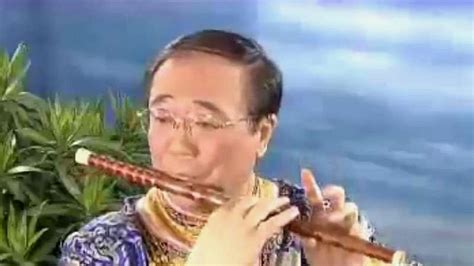 鄂尔多斯的春天笛子独奏演奏何孟哲杨维哲李镇 音乐 器乐 好看视频