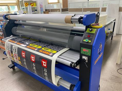 주식회사 이노텍 이노텍 라미네이팅기 코팅기 롤코팅기 대형코팅기 실사코팅기 코팅지 무광코팅 유광코팅 바닥코팅지 특수코팅지 라미네이팅필름