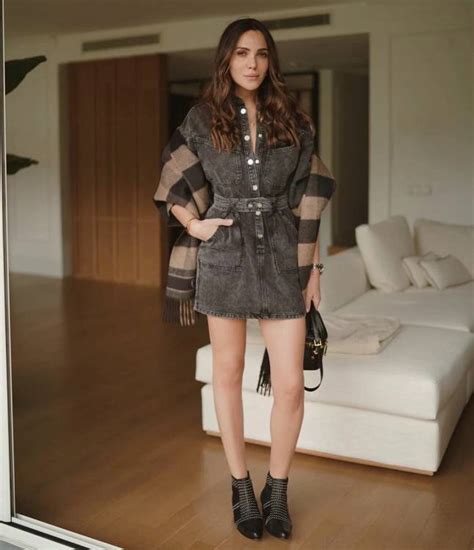 Модний джинсовий одяг осінь 2022 моделі які мають бути у вашому гардеробі Новости Section